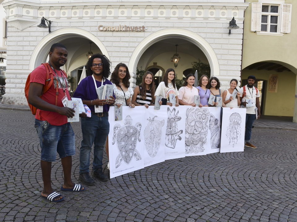 OEW- und zebra-Team präsentieren mit Schülern das „Diario“ für ein ...
