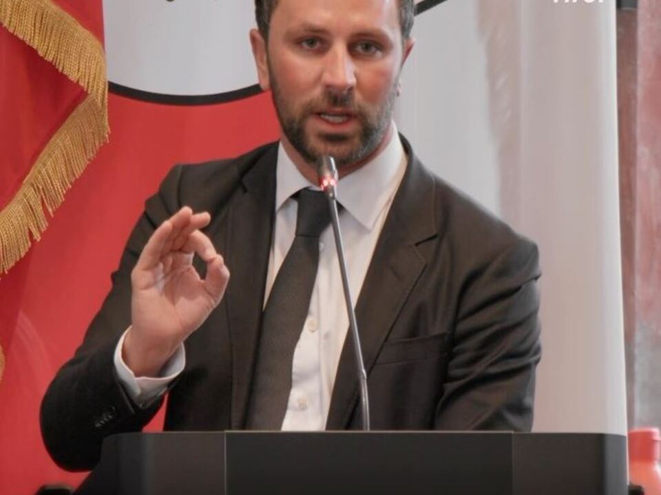 Grenzenlose Liebe: Tiroler Vizelandeshauptmann liebt „Schwester ...