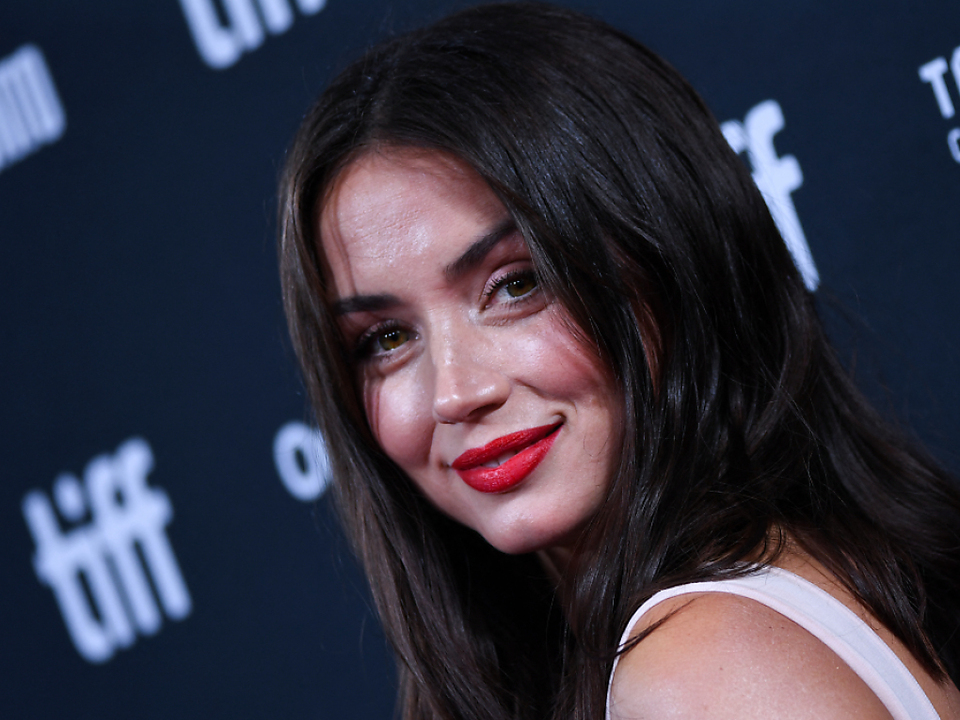 Ana de Armas und Lily-Rose Depp teilen Oscars aus – Südtirol News