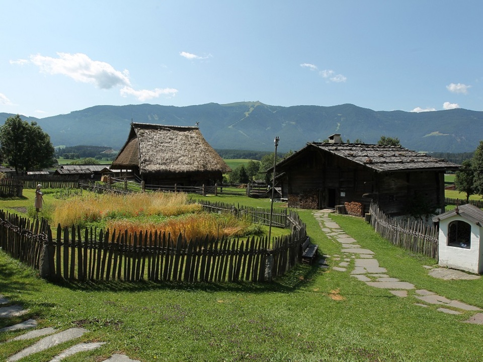 Strohdächer im Fokus – Südtirol News